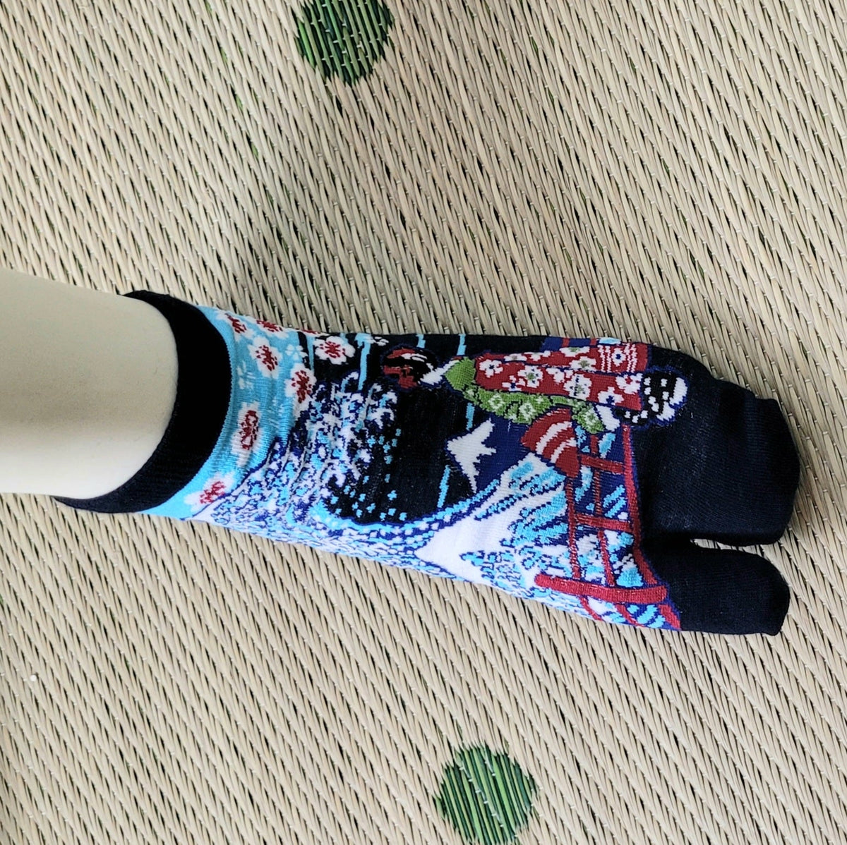 Tabi Socks - Waves and Maiko in Kimono toe socks | Pac West Kimono