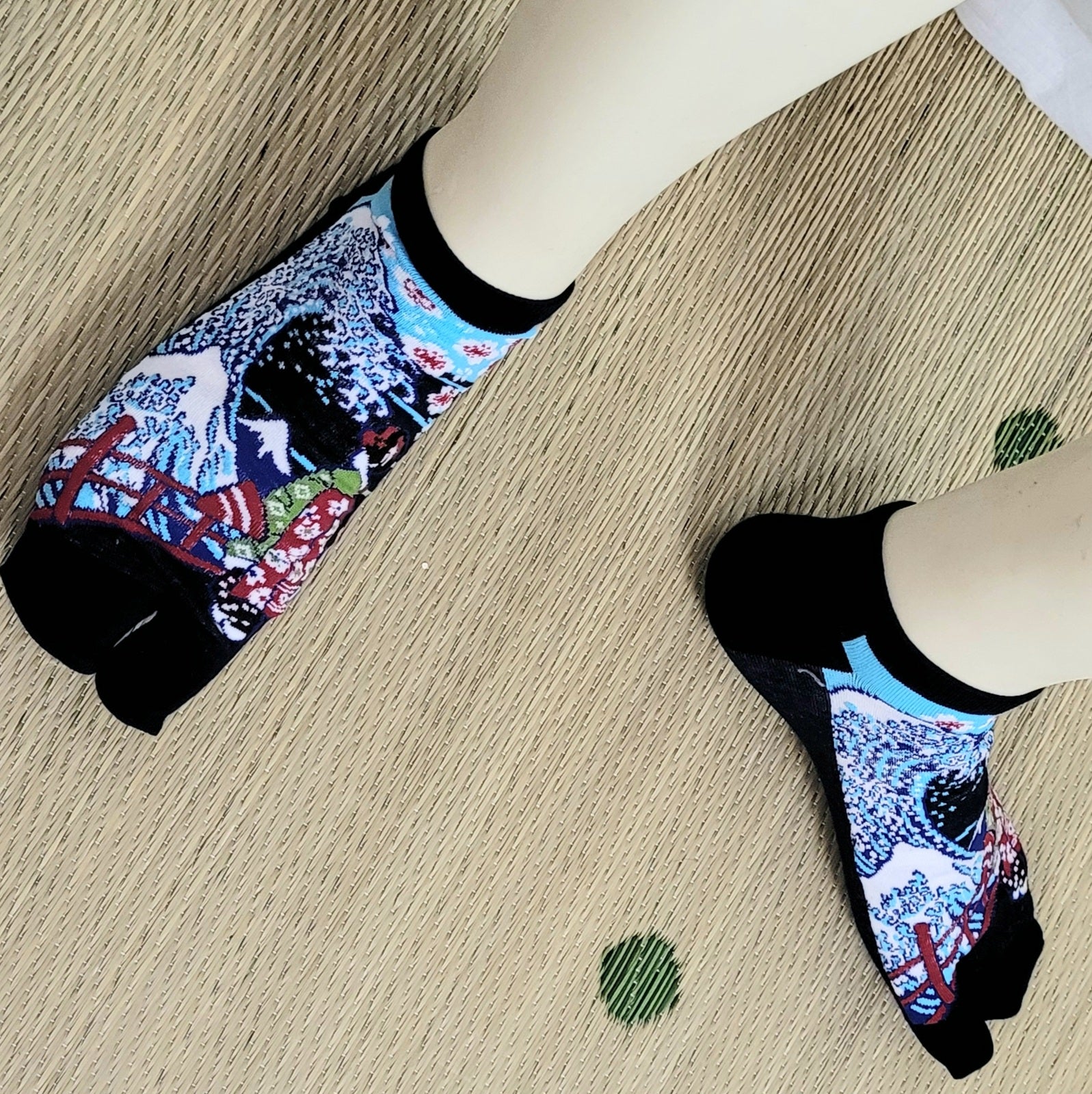 Tabi Socks - Waves and Maiko in Kimono toe socks | Pac West Kimono